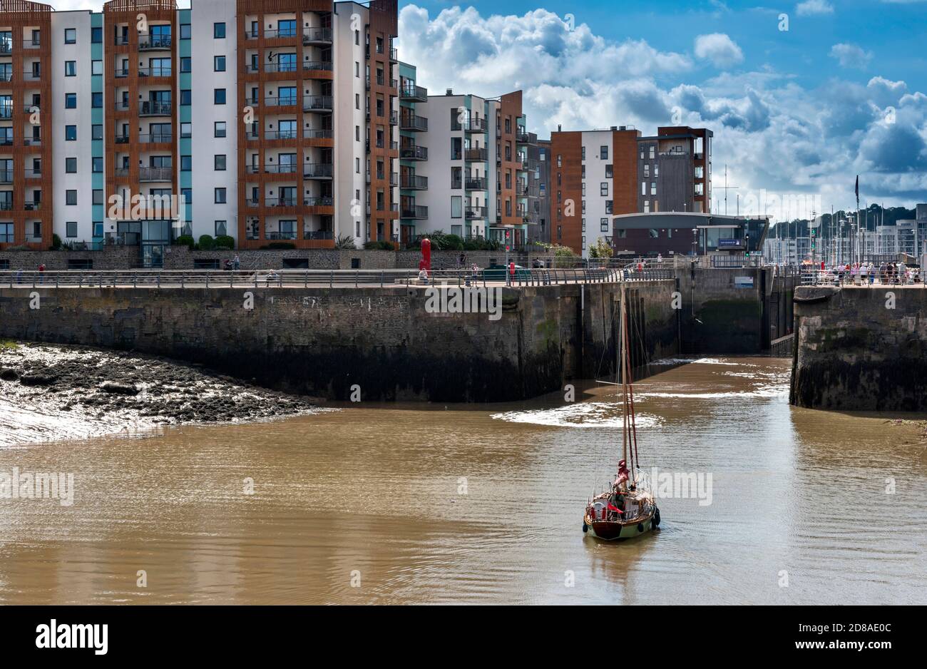 PORTISHEAD BRISTOL SOMERSET ENGLAND A SMALL YACHT ENTERING THE MARINA ...