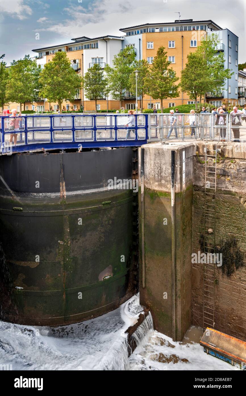 Bristol harbour lock hi-res stock photography and images - Alamy