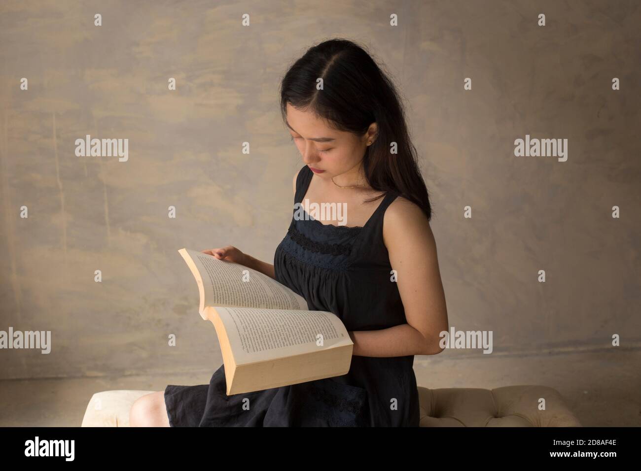 beautiful asian woman reading a book Stock Photo - Alamy