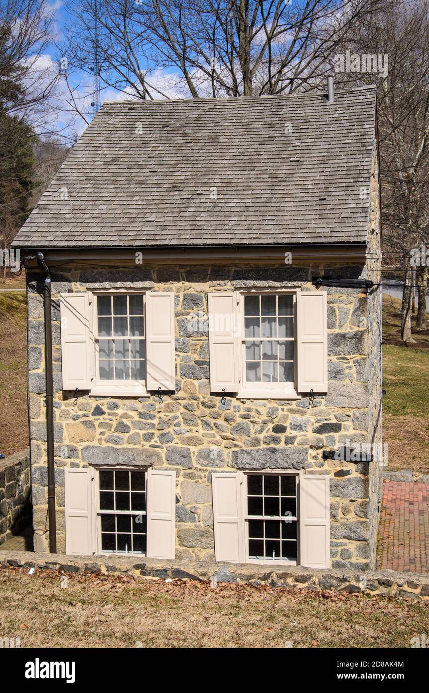 Thomas Isaac Log Cabin Stock Photo - Alamy