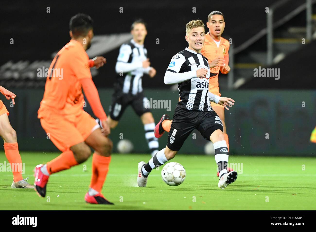 Almelo, Nederland. 28th Oct, 2020. ALMELO, 28-10-2020, Erve Asito ...