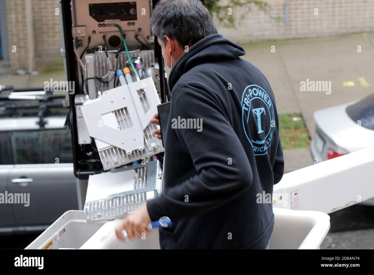 5g network installation hi-res stock photography and images - Alamy