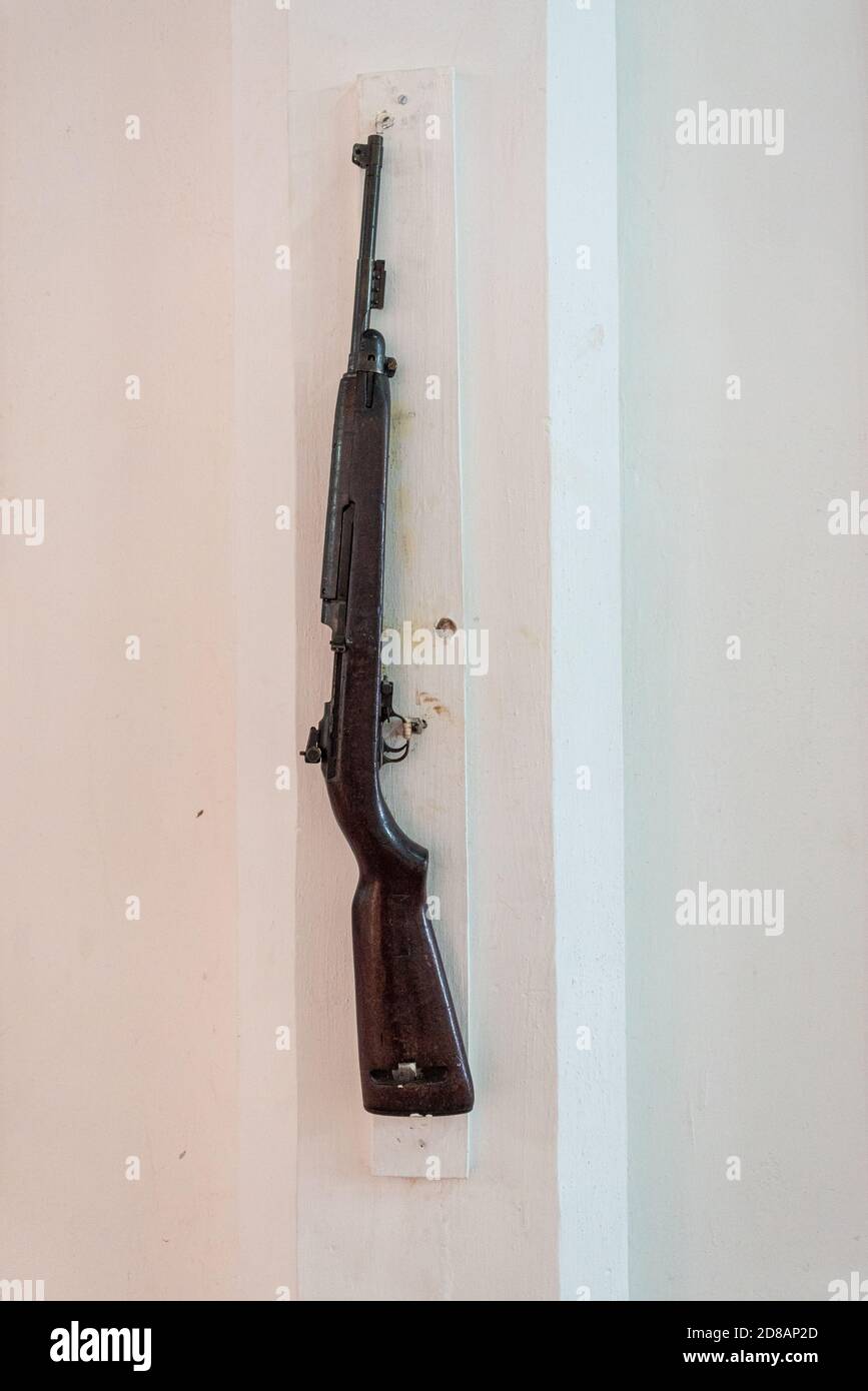 Ancient rifle gun, Casa Consistorial, Holguin, Cuba Stock Photo - Alamy