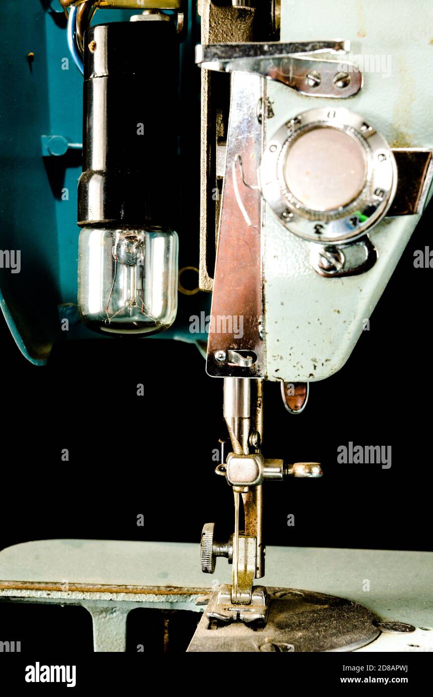 Old Vintage Sewing Machine Stock Photo - Alamy