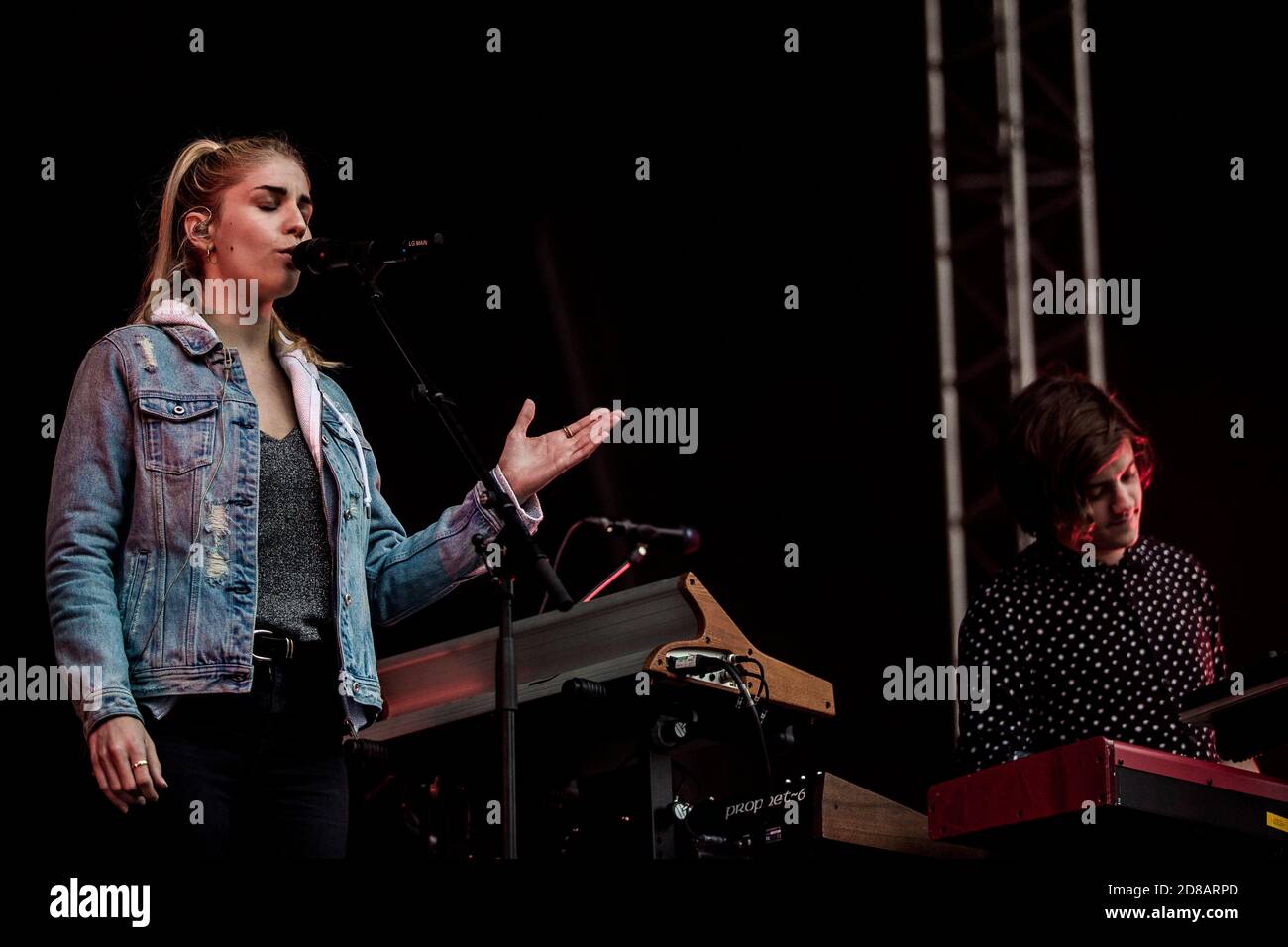 Hannah reid london grammar hi-res stock photography and images - Alamy