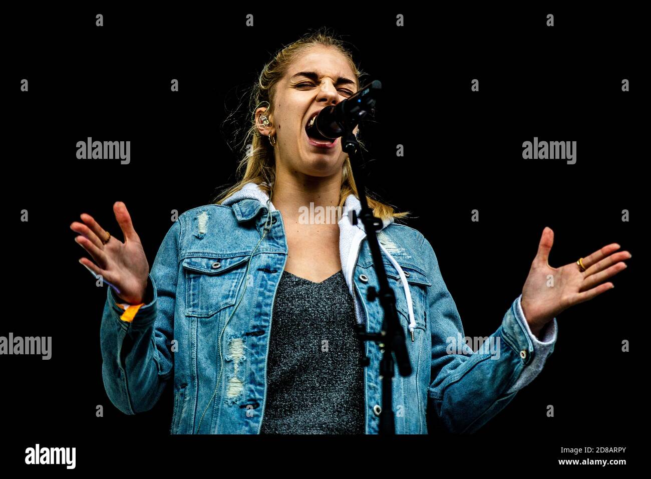 Hannah reid london grammar hi-res stock photography and images - Alamy