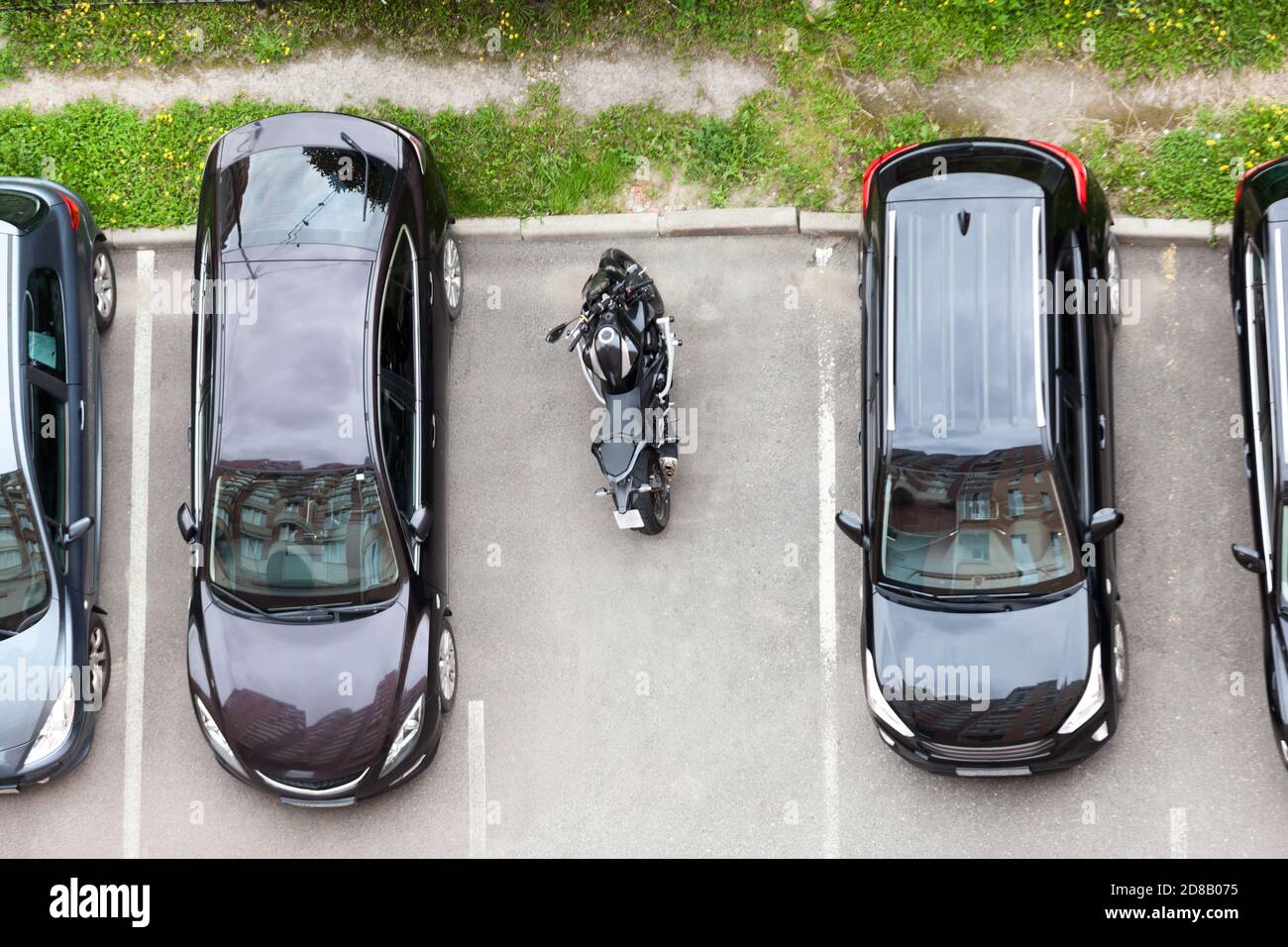 Space between cars hi-res stock photography and images - Alamy