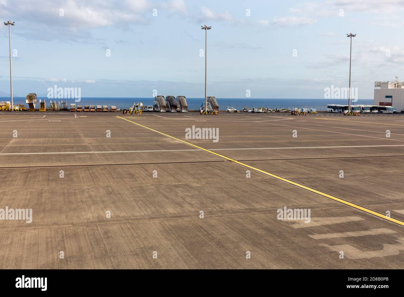 Funchal airport runway hi-res stock photography and images - Alamy