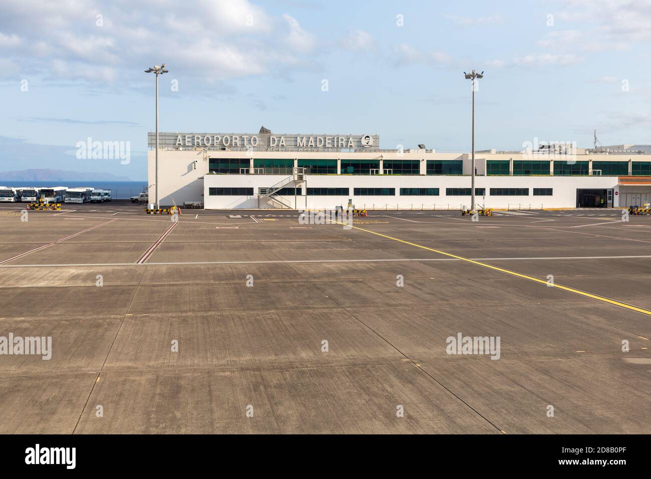 Madeira airport terminal building hi-res stock photography and images ...