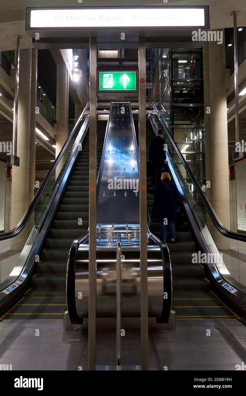 neue U-Bahn-Haltestelle der Stüdstadtbahn am Heumarkt, Köln, Nordrhein ...