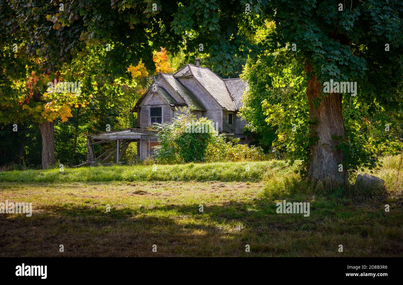 abandoned house in giard pennyselvia Stock Photo - Alamy