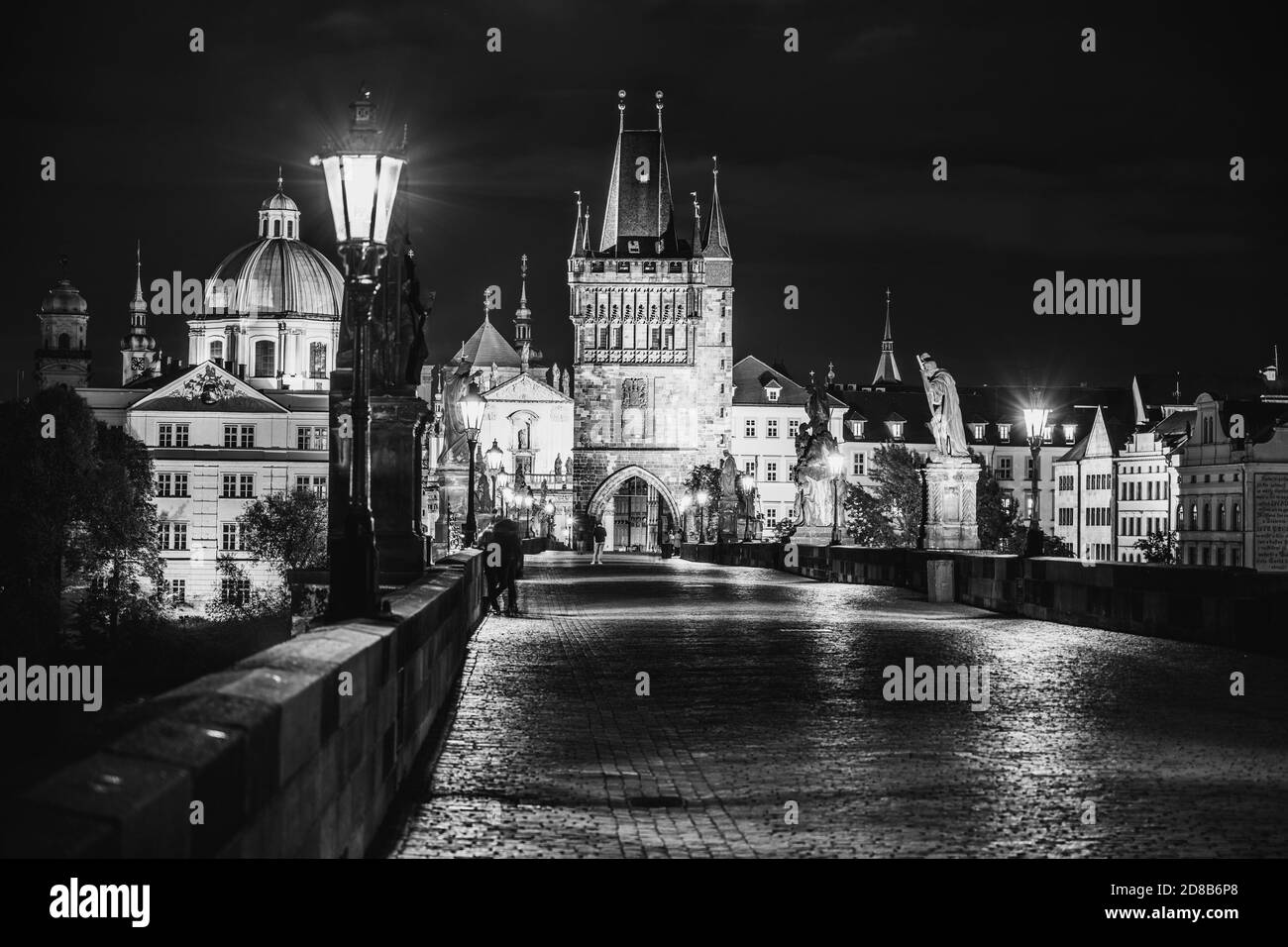 Night on Charles Bridge, Czech: Karluv most, with Old Town Bridge Tower, Prague, Czech Republic ...