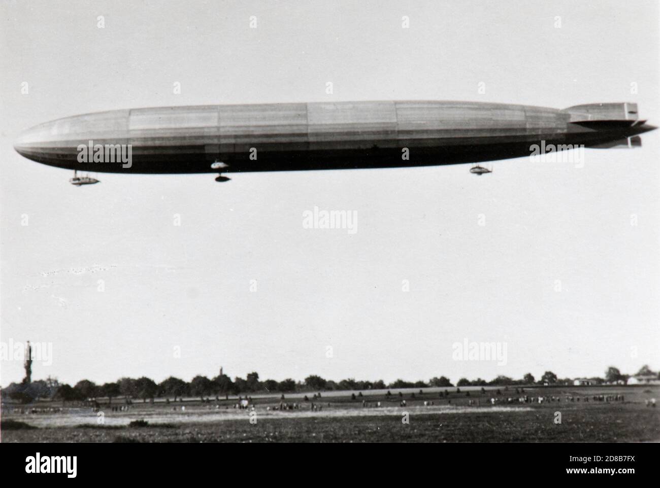 Airship zeppelin hi-res stock photography and images - Alamy