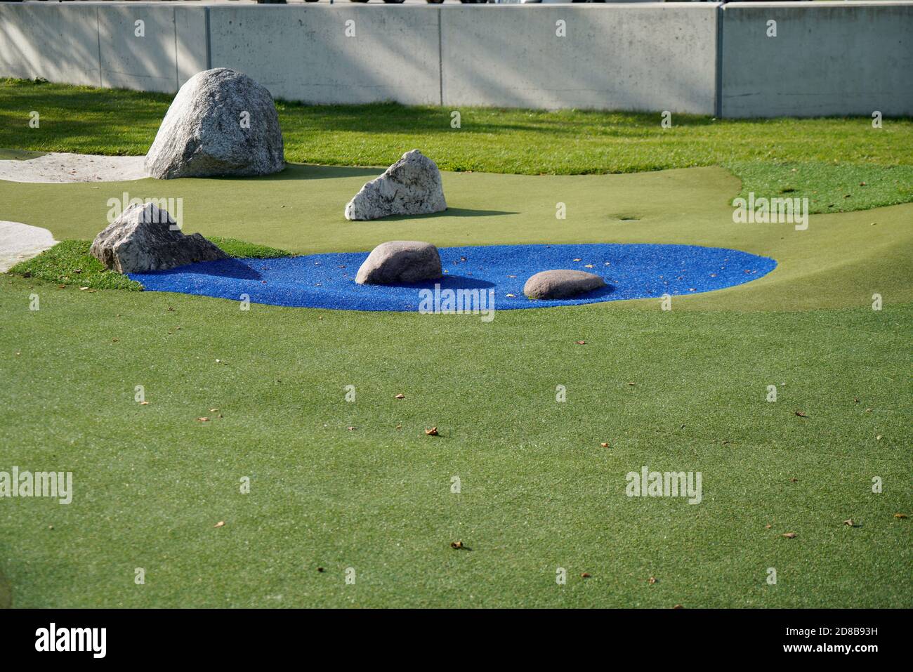 Green circle area in the middle of a golf course Stock Photo - Alamy