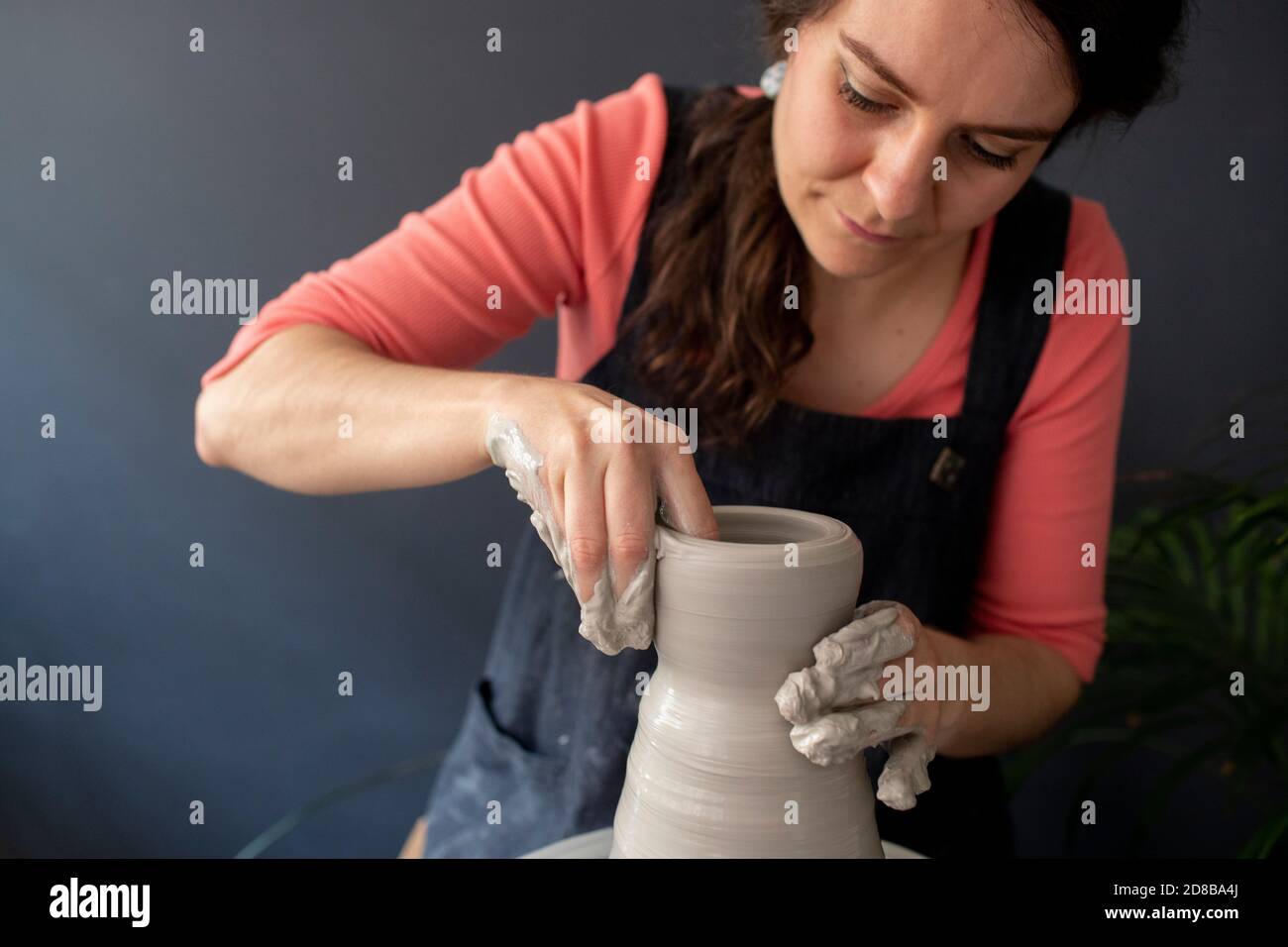 American woman artist ceramic hi-res stock photography and images - Alamy