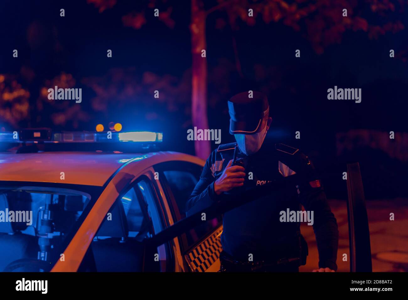 police guarding the confinement of the city Stock Photo - Alamy