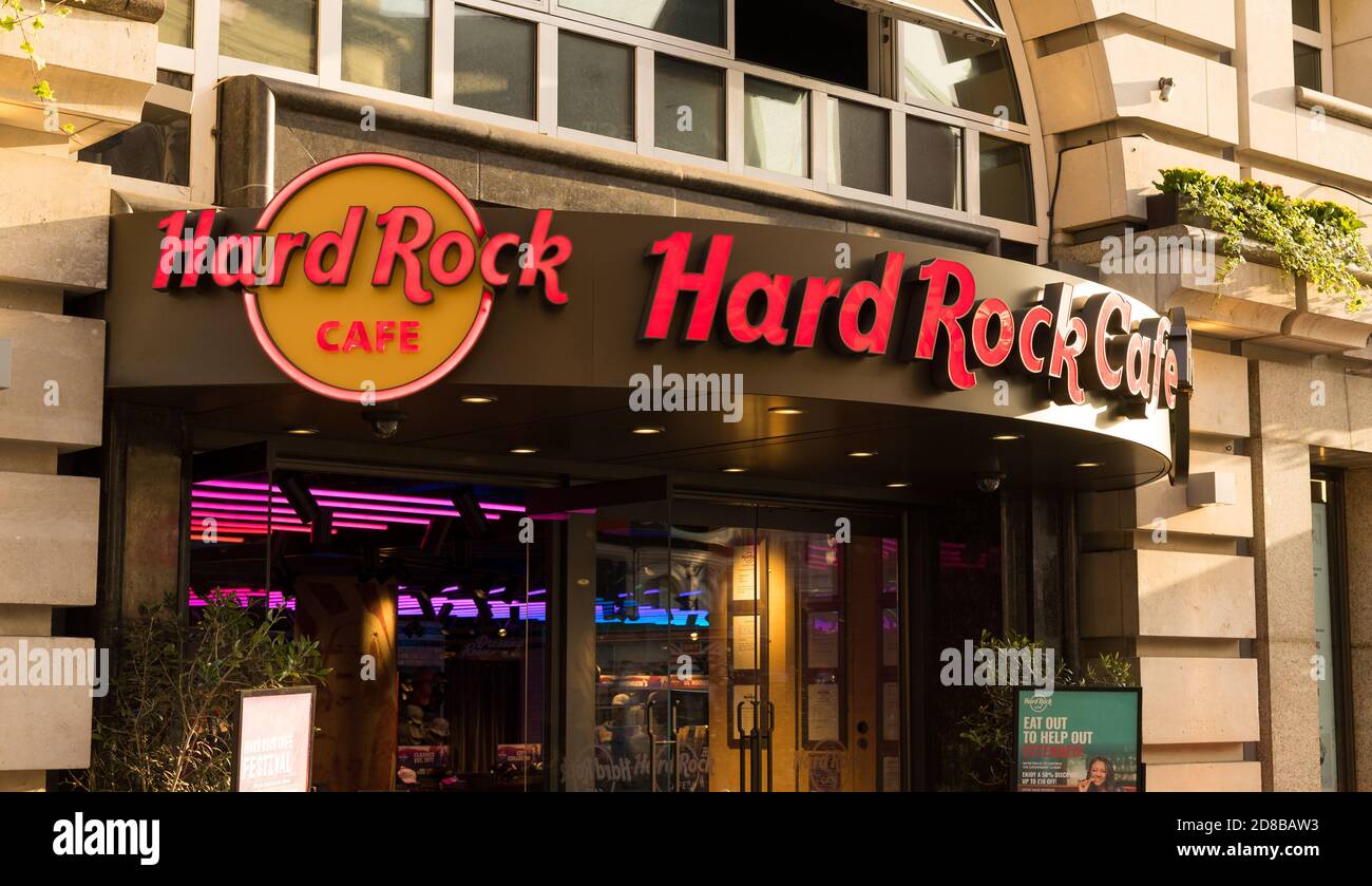 Hard rock cafe piccadilly circus hi-res stock photography and images ...