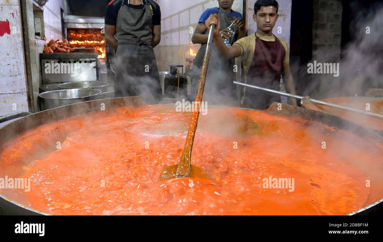 Curry pot large hi-res stock photography and images - Alamy