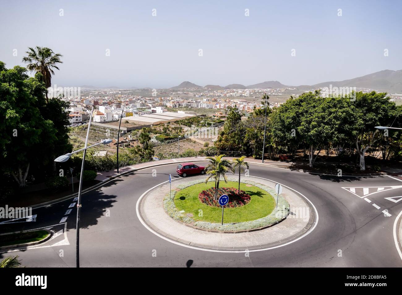 Photo Picture Image of a roundabout on the street roundabout background ...