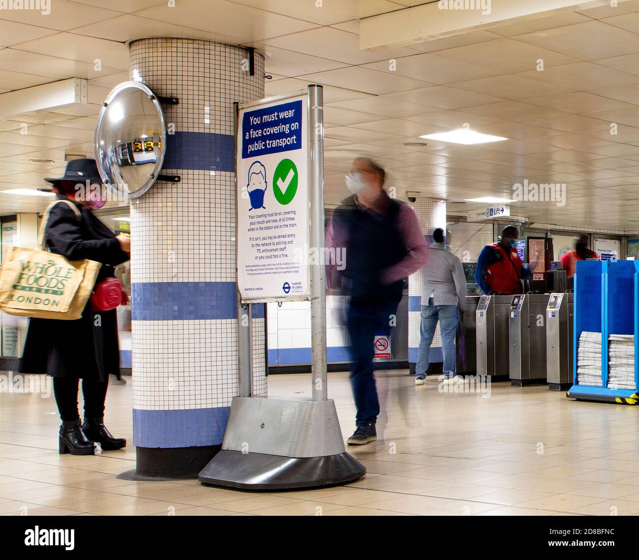 Green Park Underground, London, entrance and ticket hall Stock Photo ...