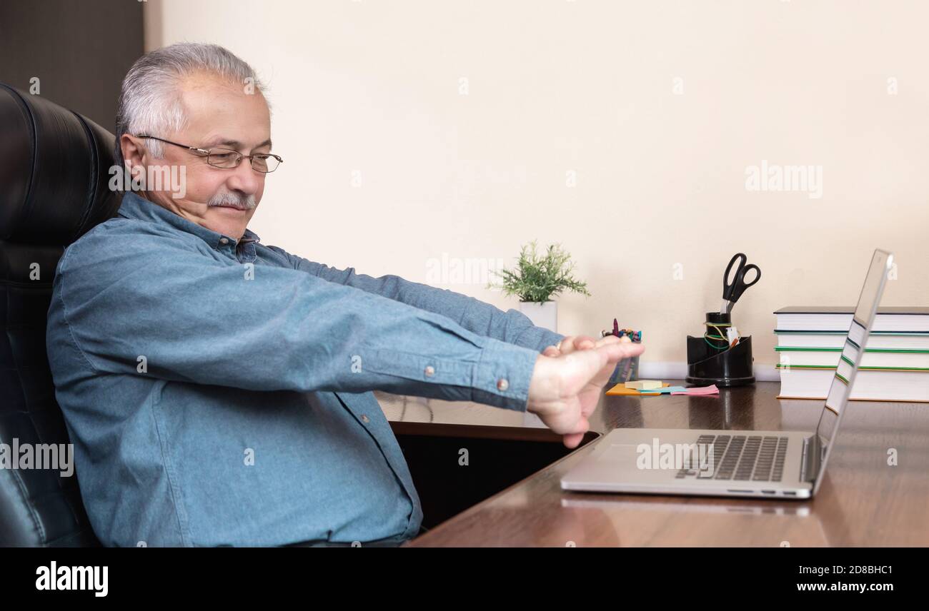 Senior man talking relatives hi-res stock photography and images - Alamy