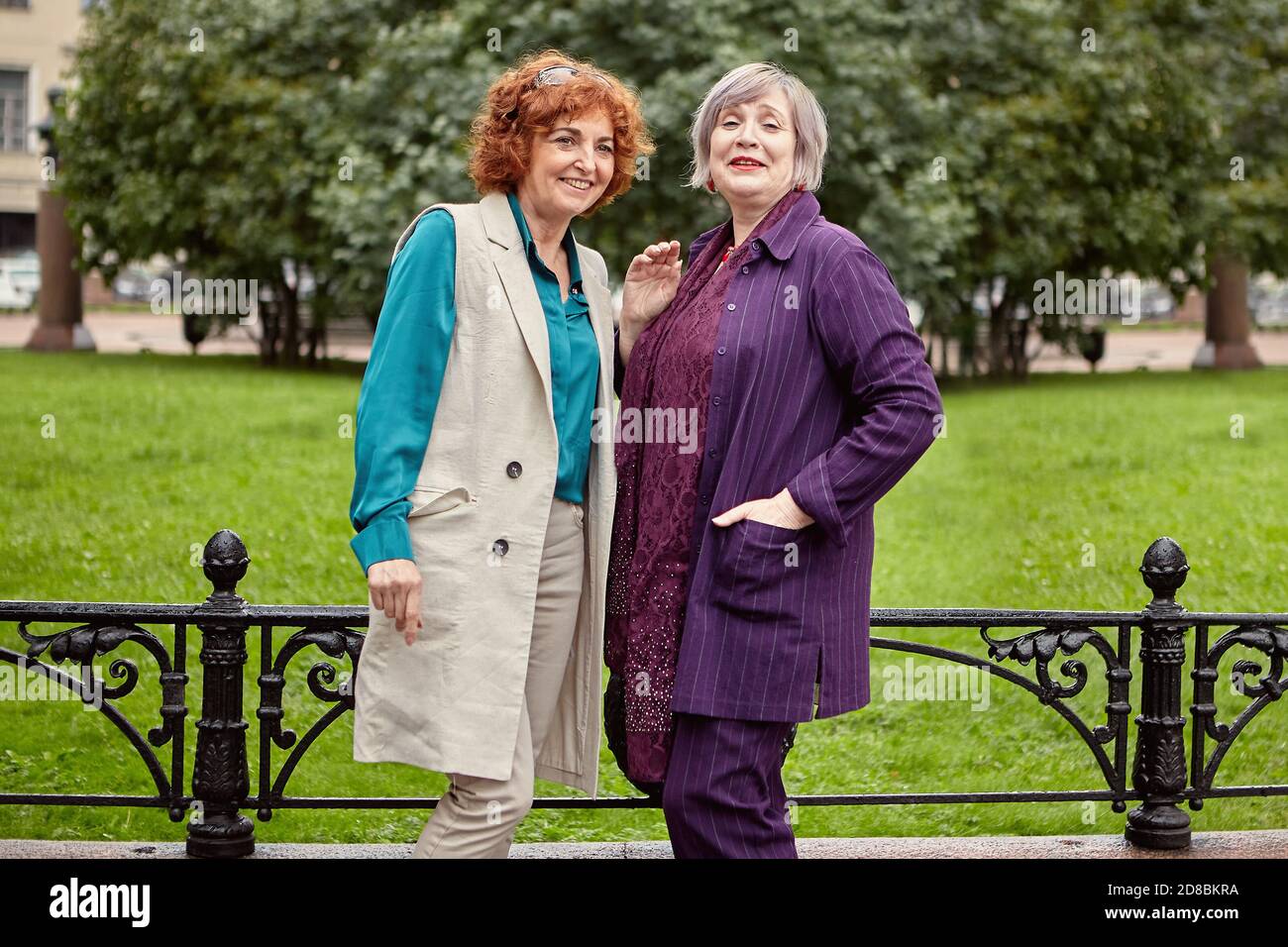 Women stands hi-res stock photography and images - Alamy