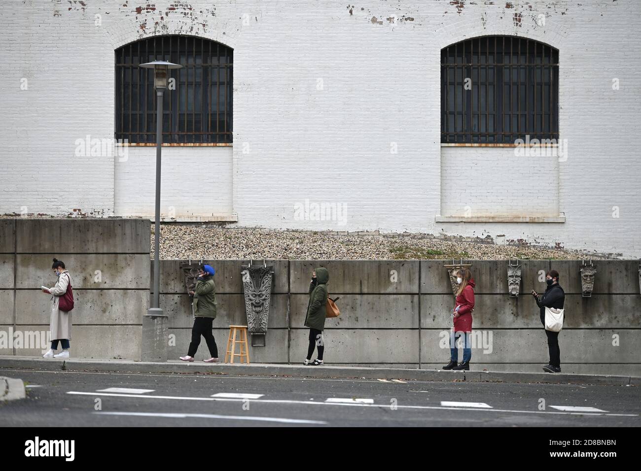 Long line of people brooklyn hi-res stock photography and images - Alamy