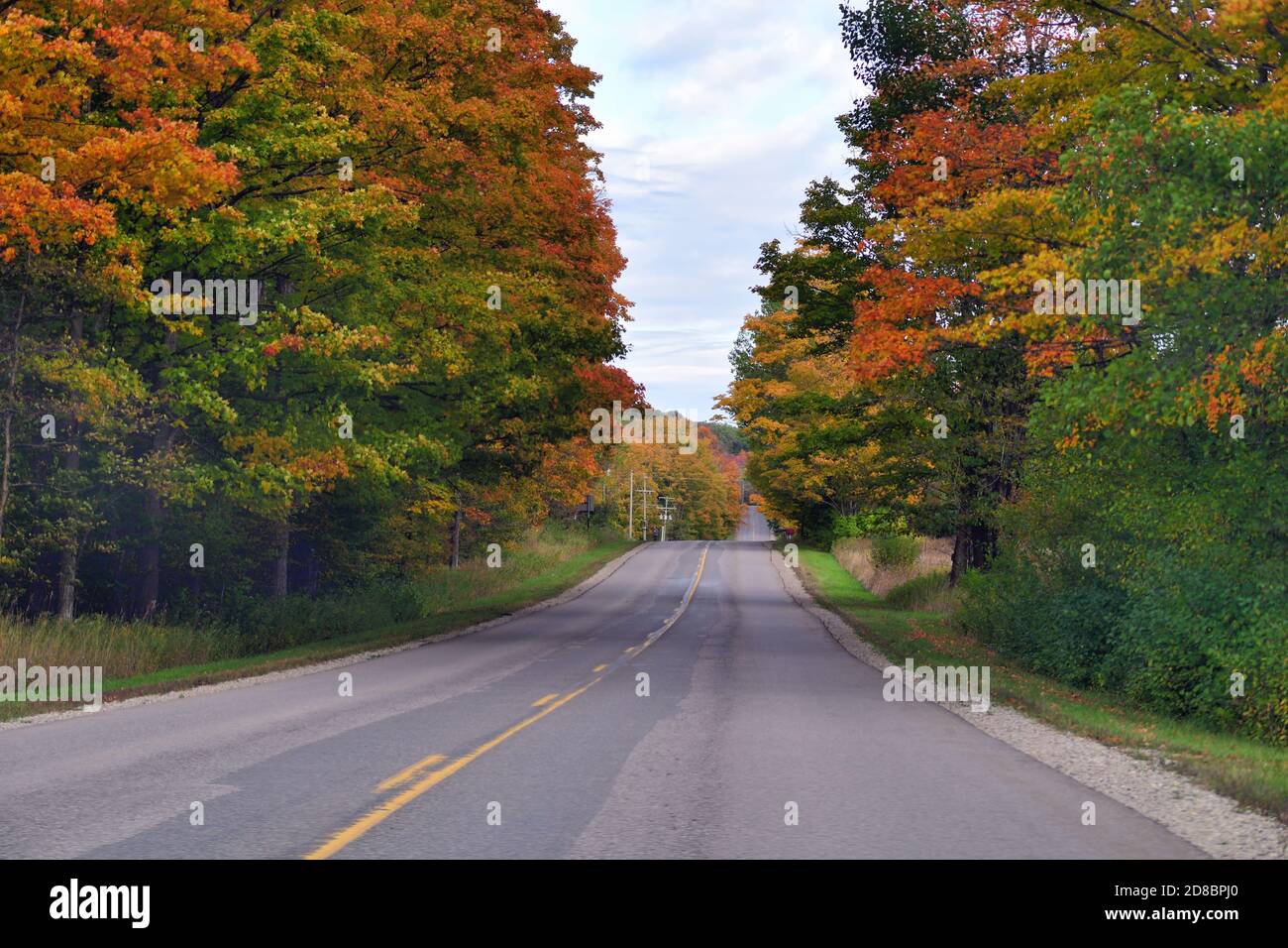 Pellston Michigan Usa Fall Descends On A Stretch Of Empty Highway In