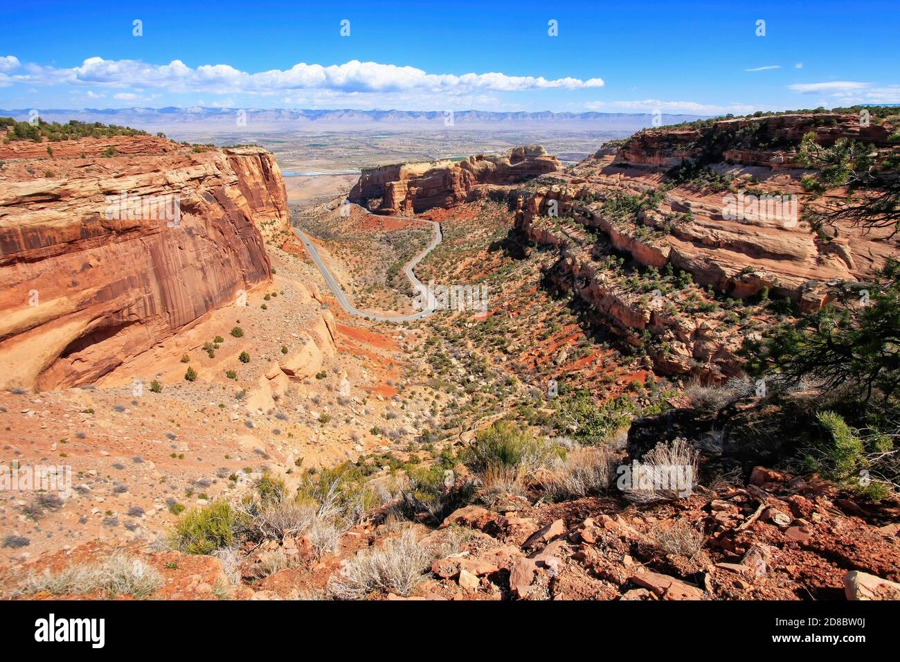 View of Rim Rock Drive road in Colorado National Monument, Grand ...