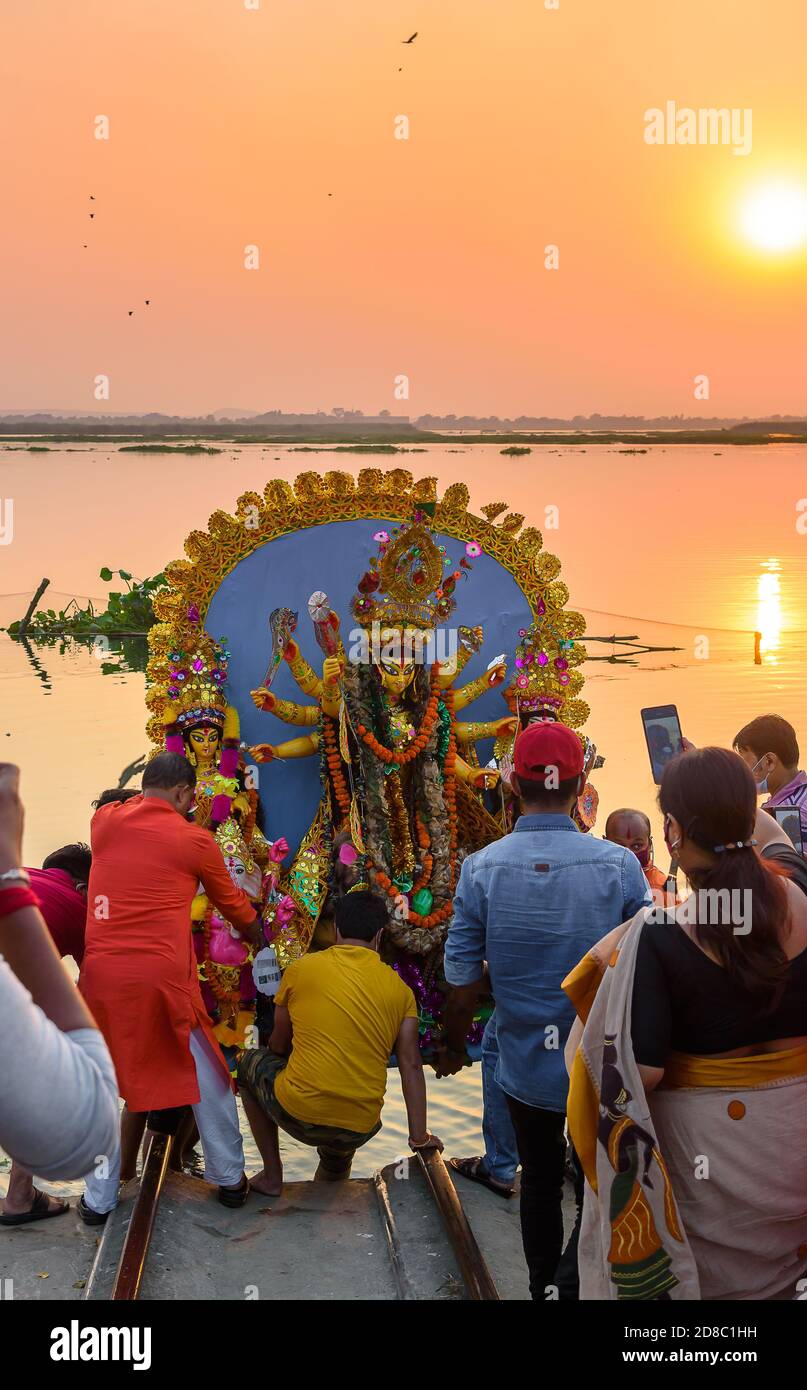 Durga idol immersion hi-res stock photography and images - Alamy