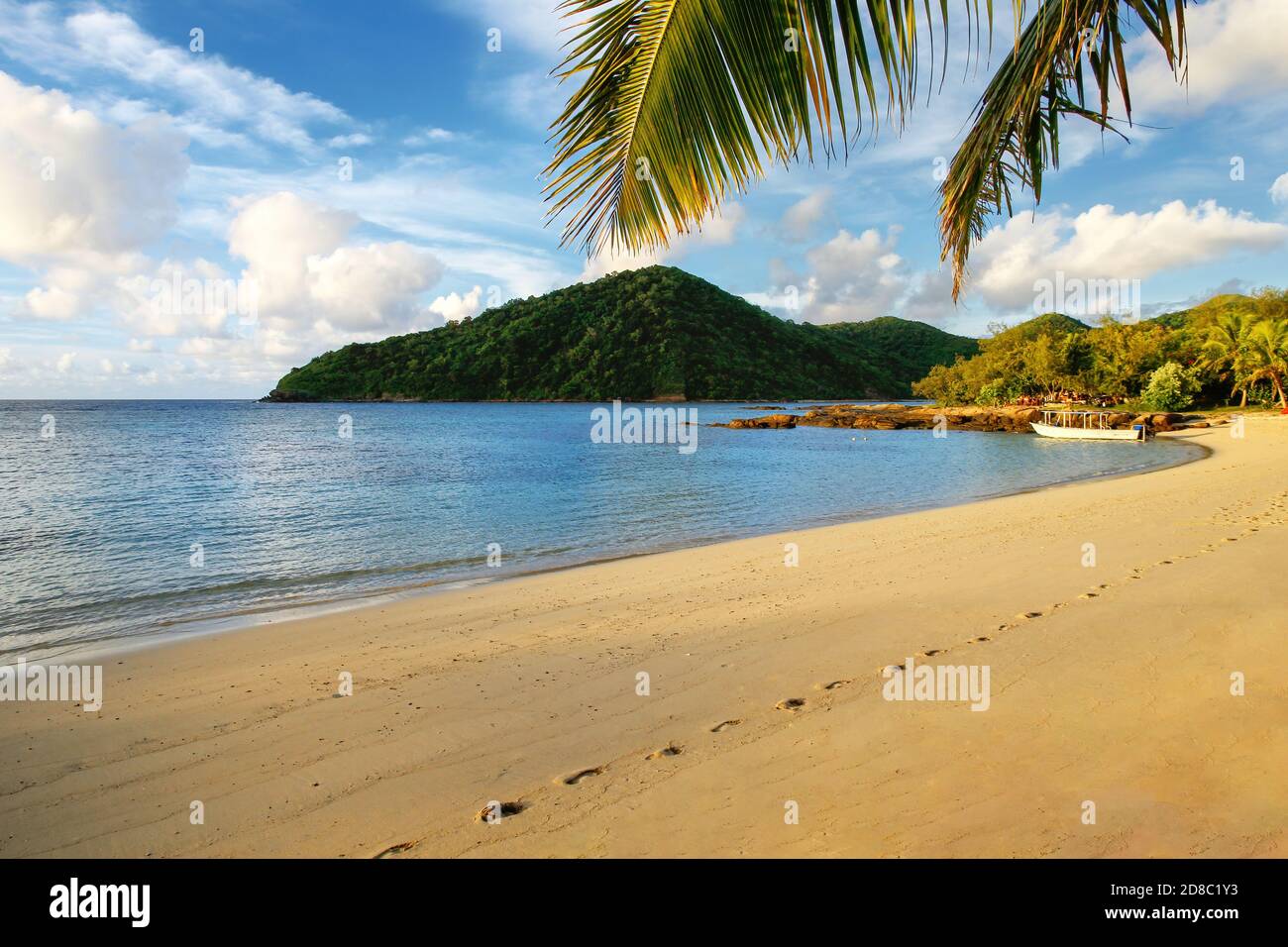 Sandy beach on Drawaqa Island, Yasawa Islands, Fiji. This archipelago ...