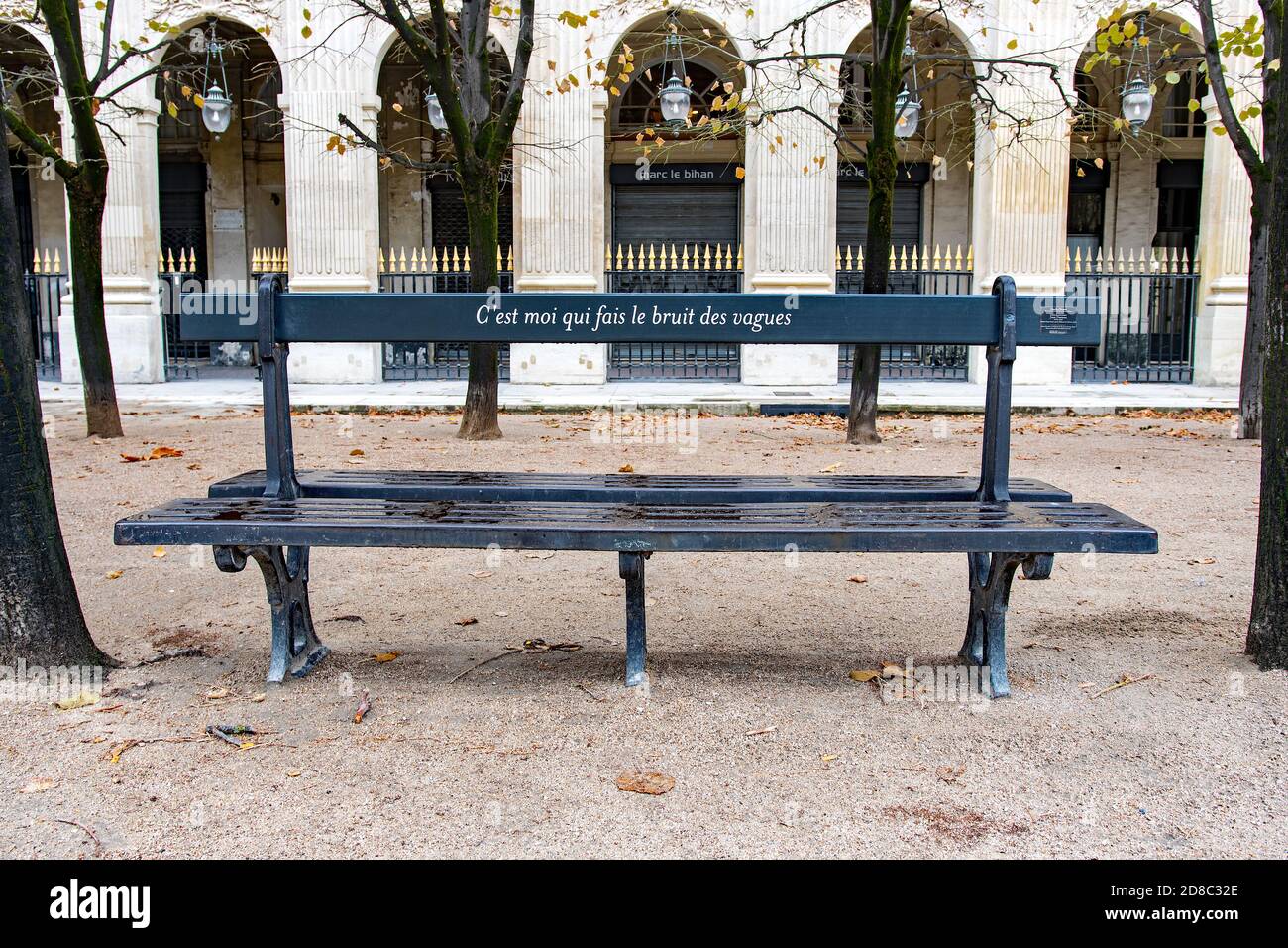 Parisian season hi-res stock photography and images - Alamy
