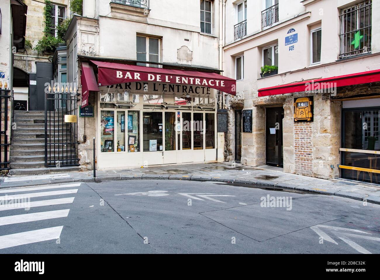 The facade of traditional bistro in Paris Stock Photo - Alamy