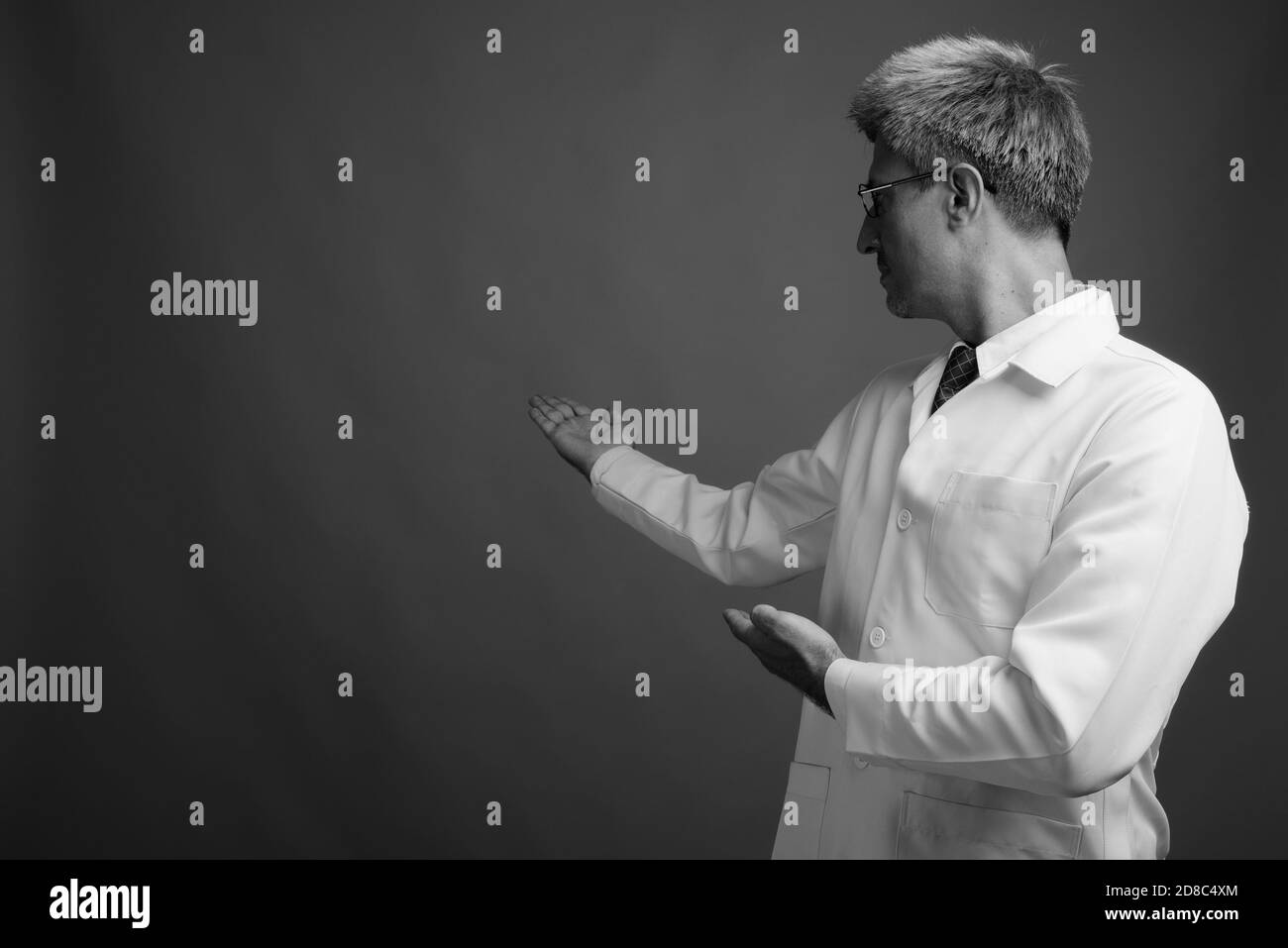 Doctor back view Black and White Stock Photos & Images - Alamy