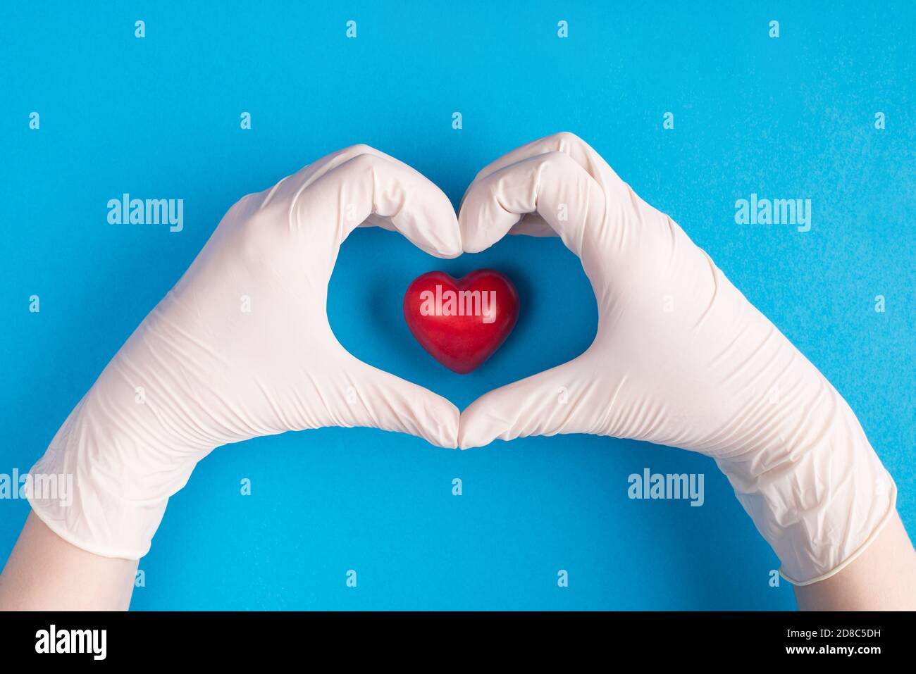 Doctor hands surgery above hi-res stock photography and images - Alamy