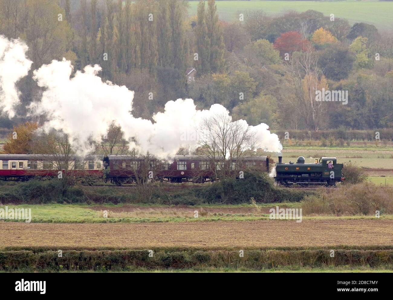 Wansford, UK. 28th Oct, 2020. The 4612 pannier steam train leaves ...