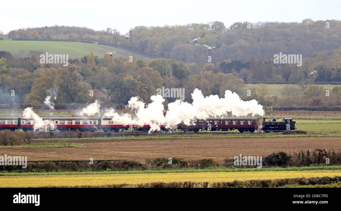 Wansford, UK. 28th Oct, 2020. The 4612 pannier steam train leaves ...