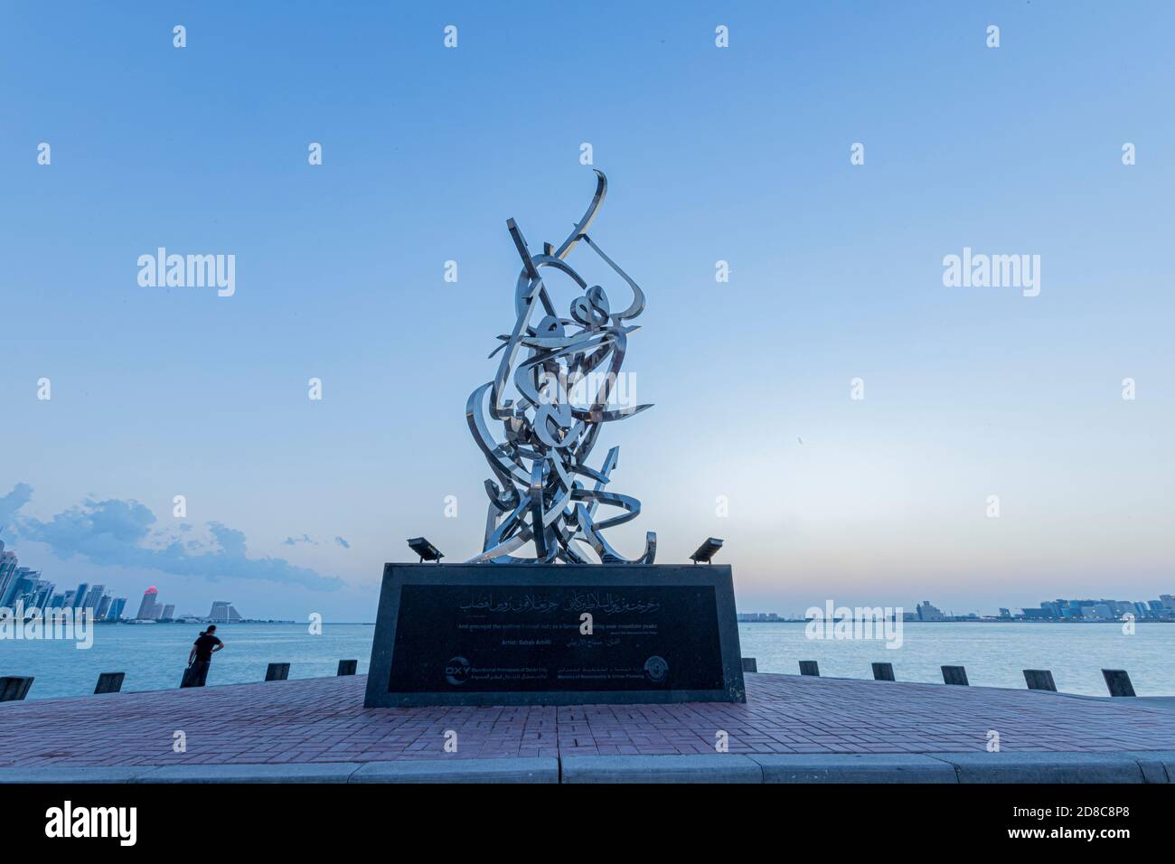 Cranes building skyscraper line hi-res stock photography and images - Alamy