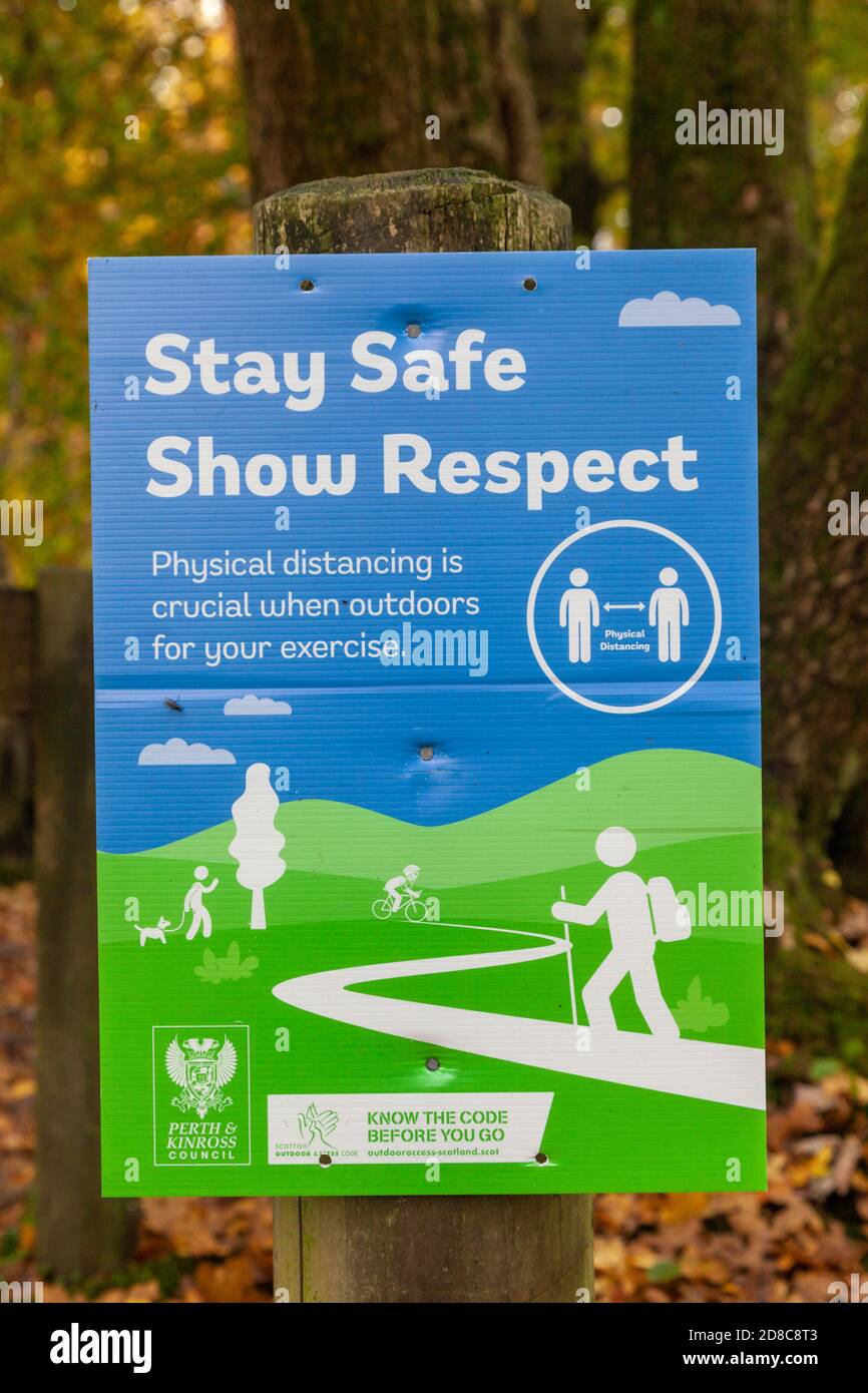 A walkers Covid sign for walking in the countryside Stock Photo - Alamy