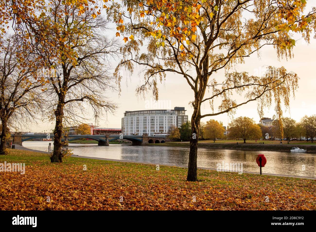 Autumn morning at Victoria Embankment in Nottingham, Nottinghamshire ...