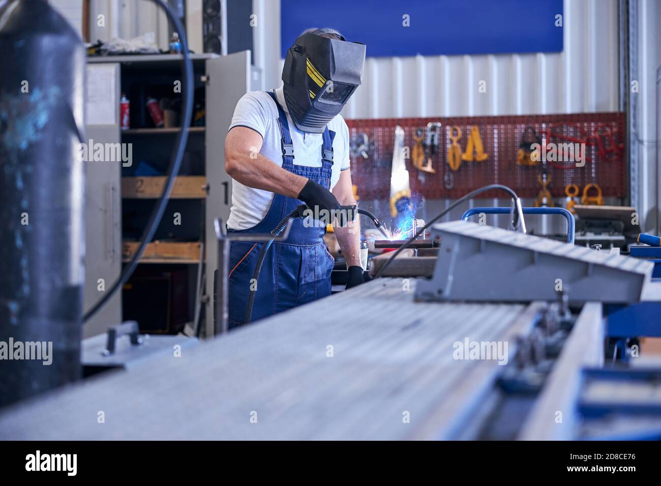 Mechanic welding hi-res stock photography and images - Alamy