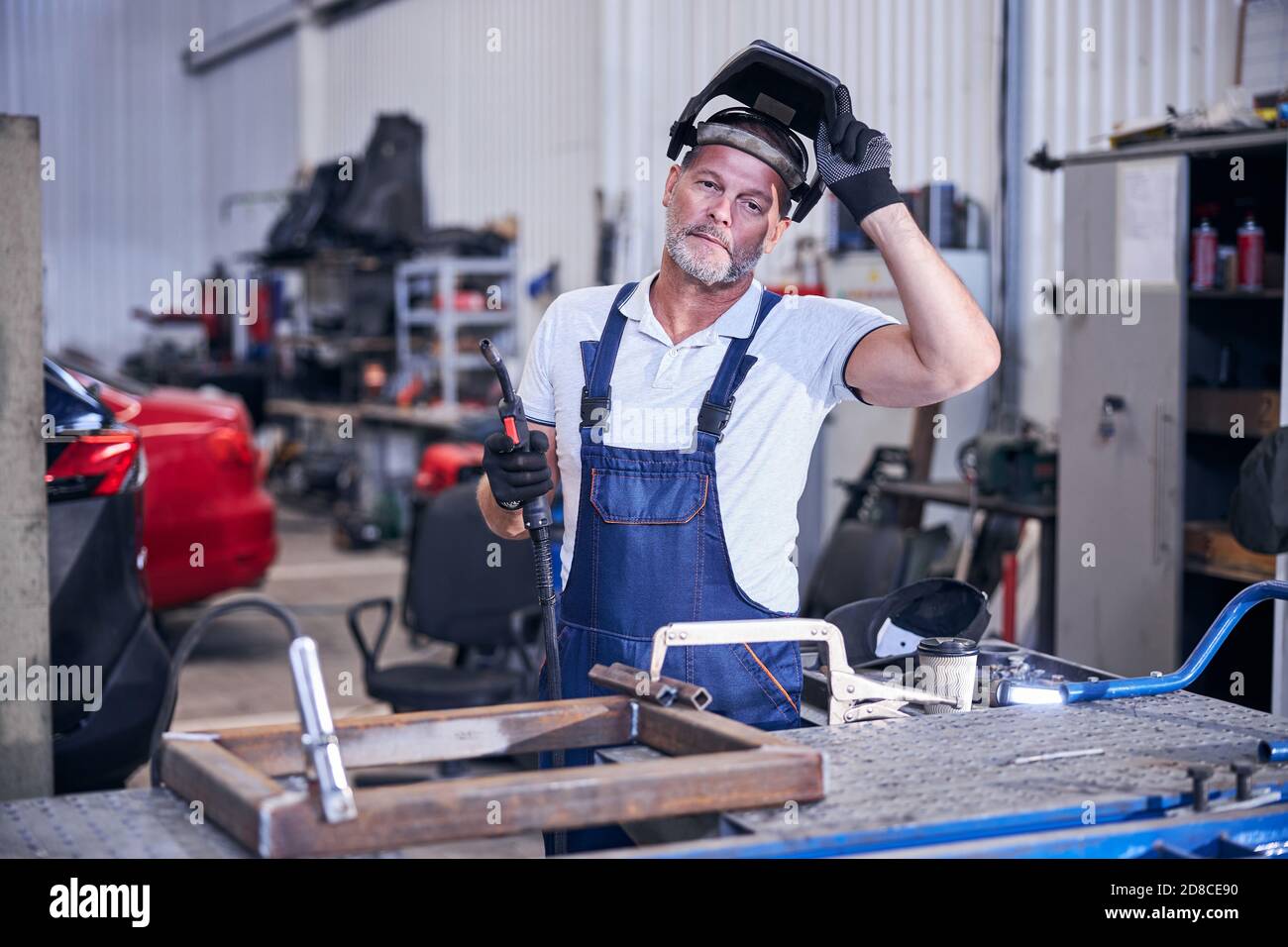 Mechanic welding hi-res stock photography and images - Alamy