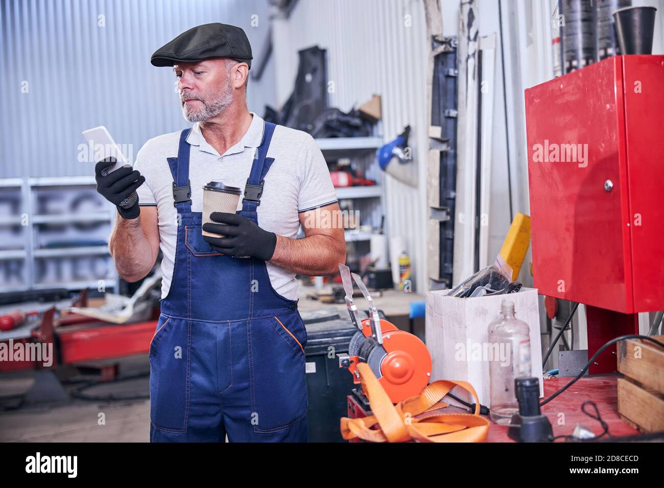 Car mechanic using telephone hi-res stock photography and images - Alamy