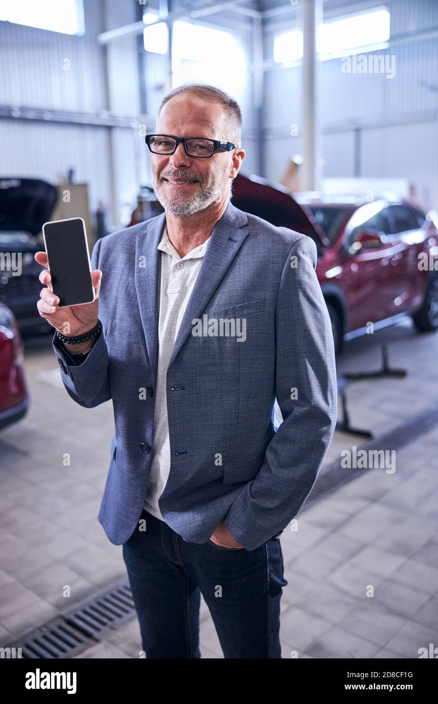 Customer using phone repair hi-res stock photography and images - Alamy