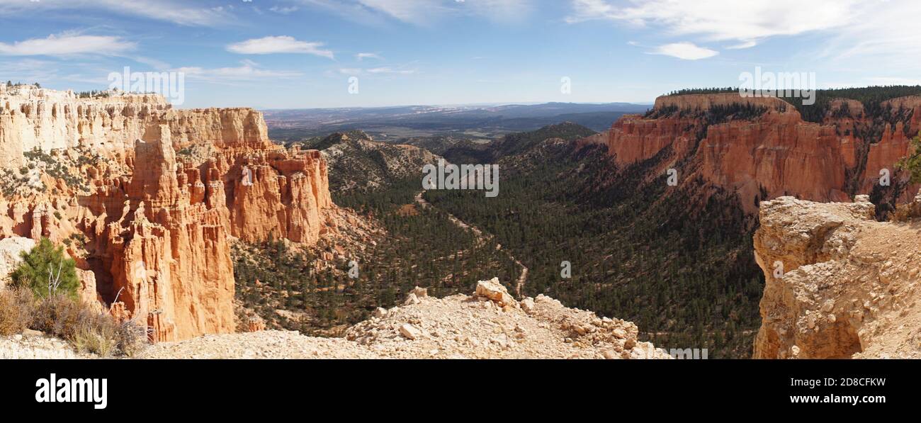 Bryce Canyon National Park with views on the sandstone cliffs from ...