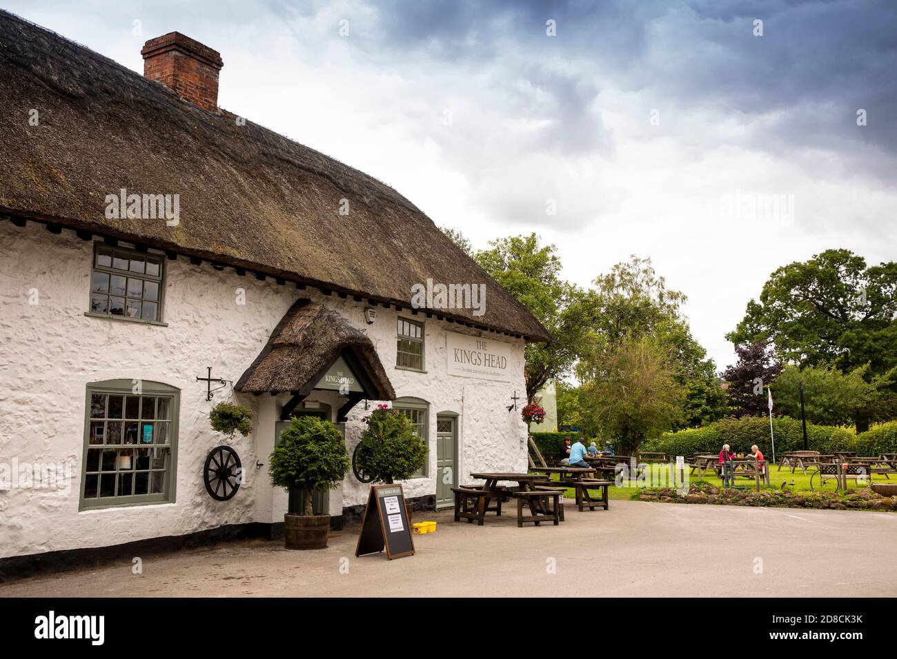 UK, England, Lincolnshire Wolds, Tealby, Kings Head Inn, Lincolnshire’s ...