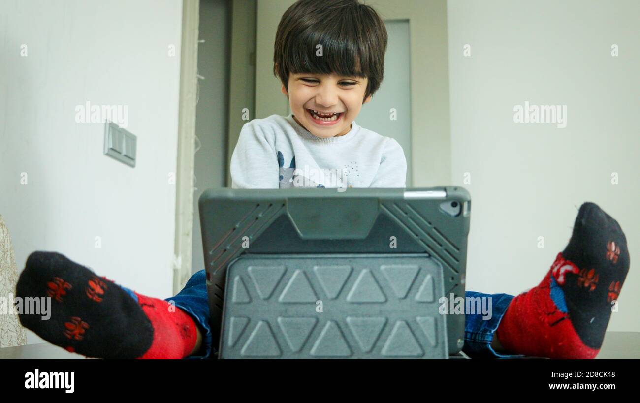 Librarian child computer hi-res stock photography and images - Alamy