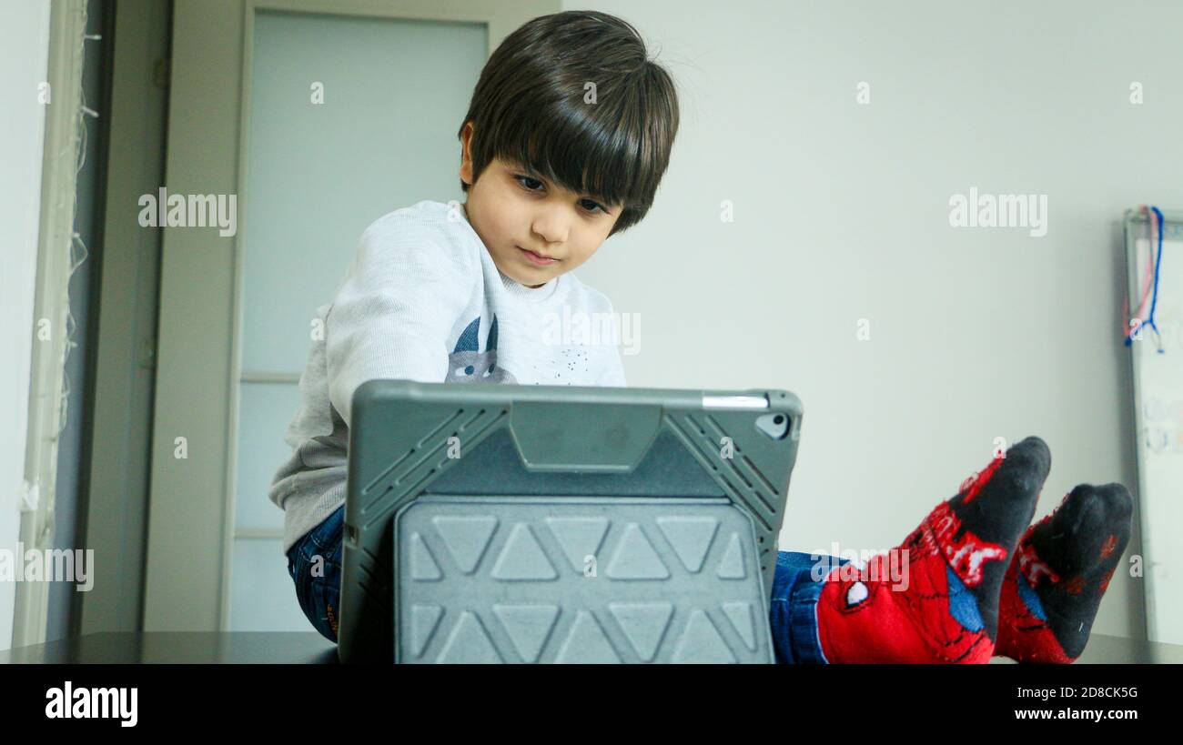 A child browsing on tablet Stock Photo - Alamy