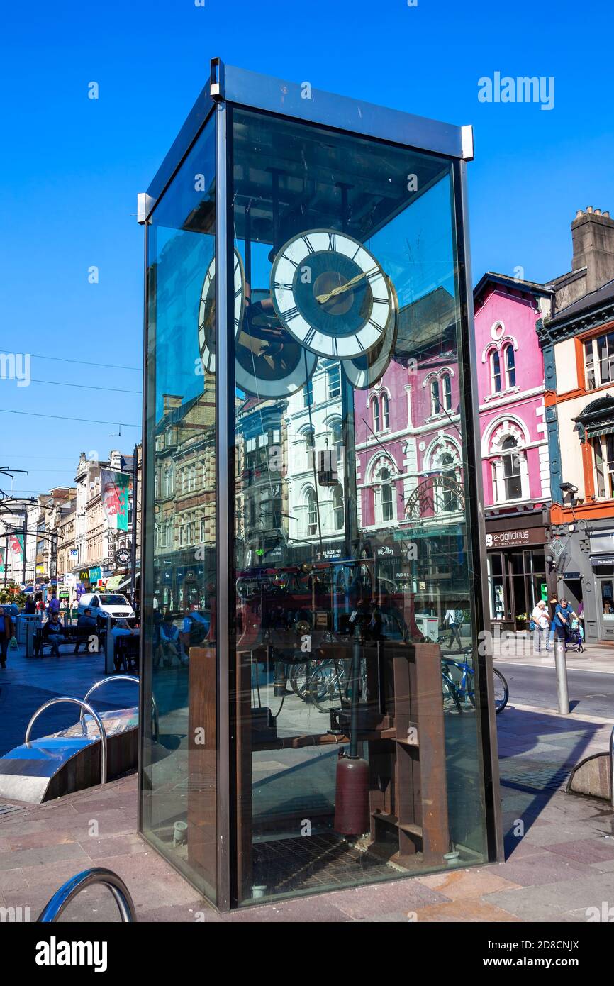 Cardiff, Wales, UK, September 14, 2016 : The Pierhead clock in St Mary ...