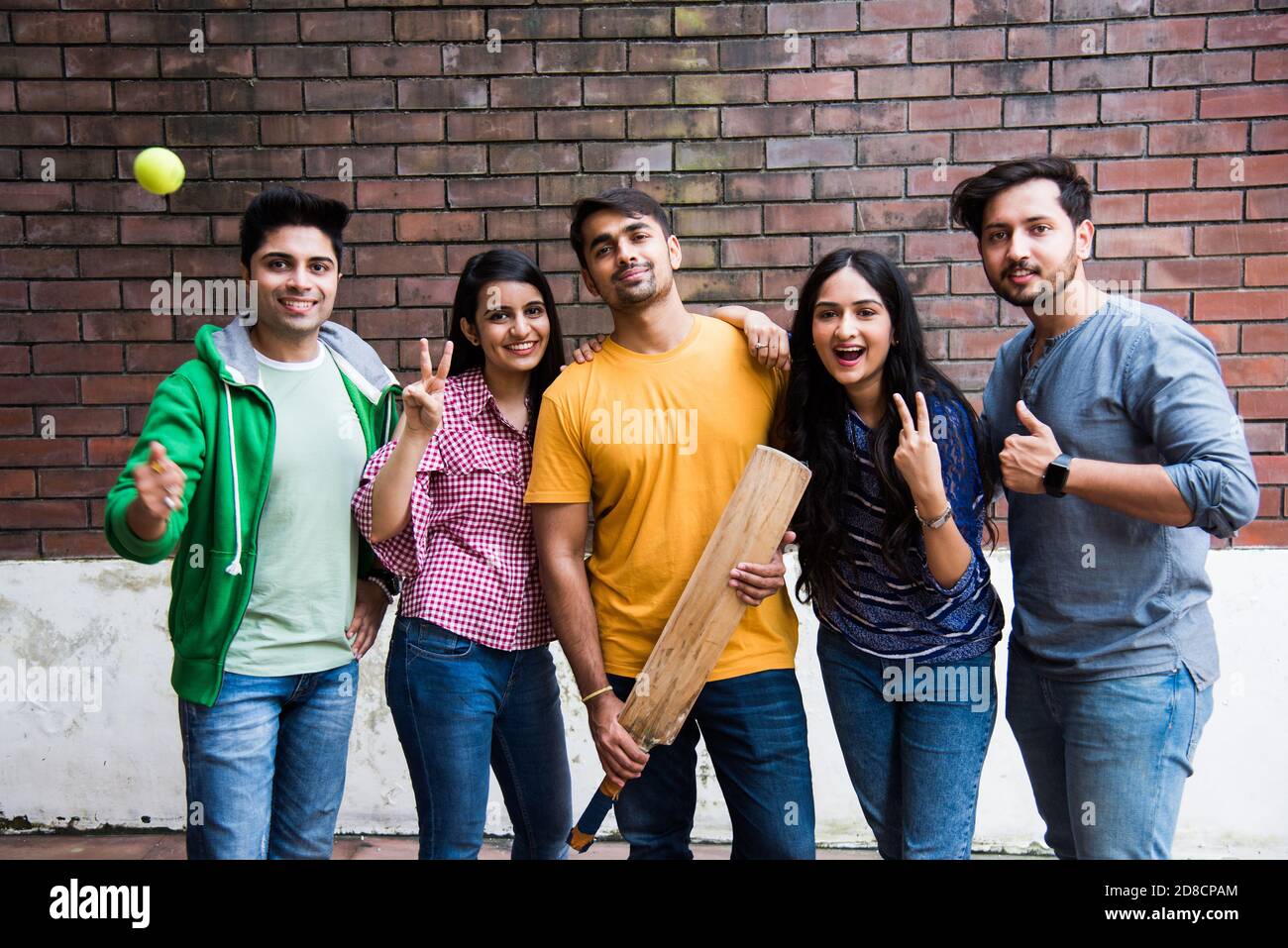 Students playing cricket hi-res stock photography and images - Alamy